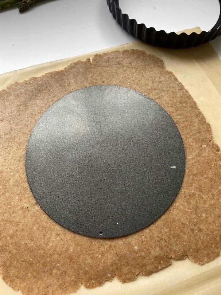 How To Line A Tart Tin With Pastry - Tasty Bakes Kitchen