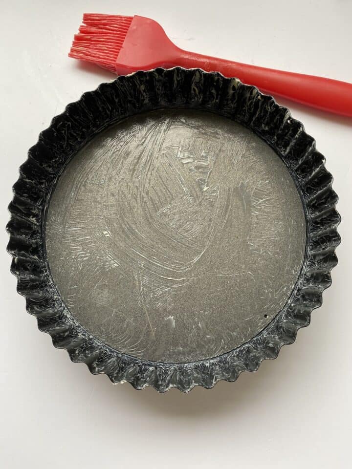 How To Line A Tart Tin With Pastry - Tasty Bakes Kitchen